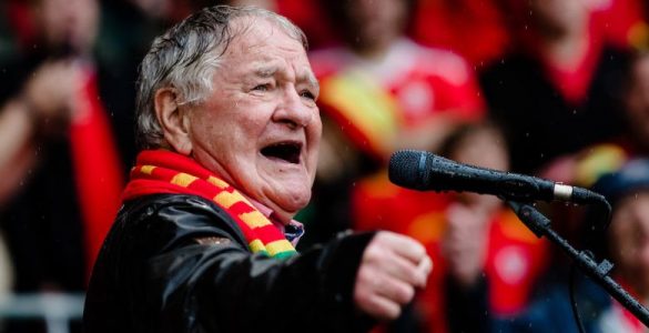A History of Dafydd Iwan and “Yma O Hyd” – Love Wrexham